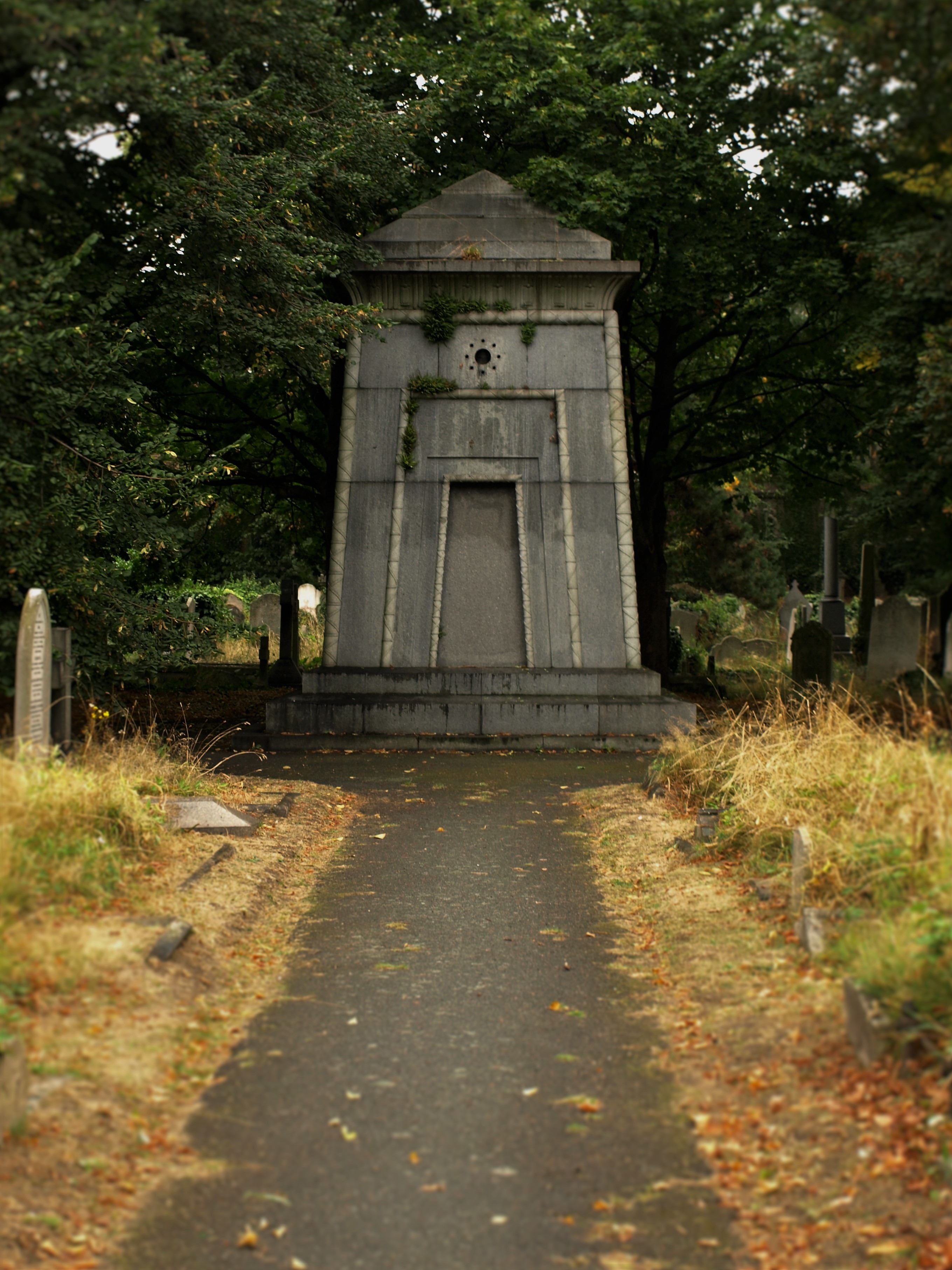The Brompton Cemetery Time Machine, London, UK | Dead Good Travel